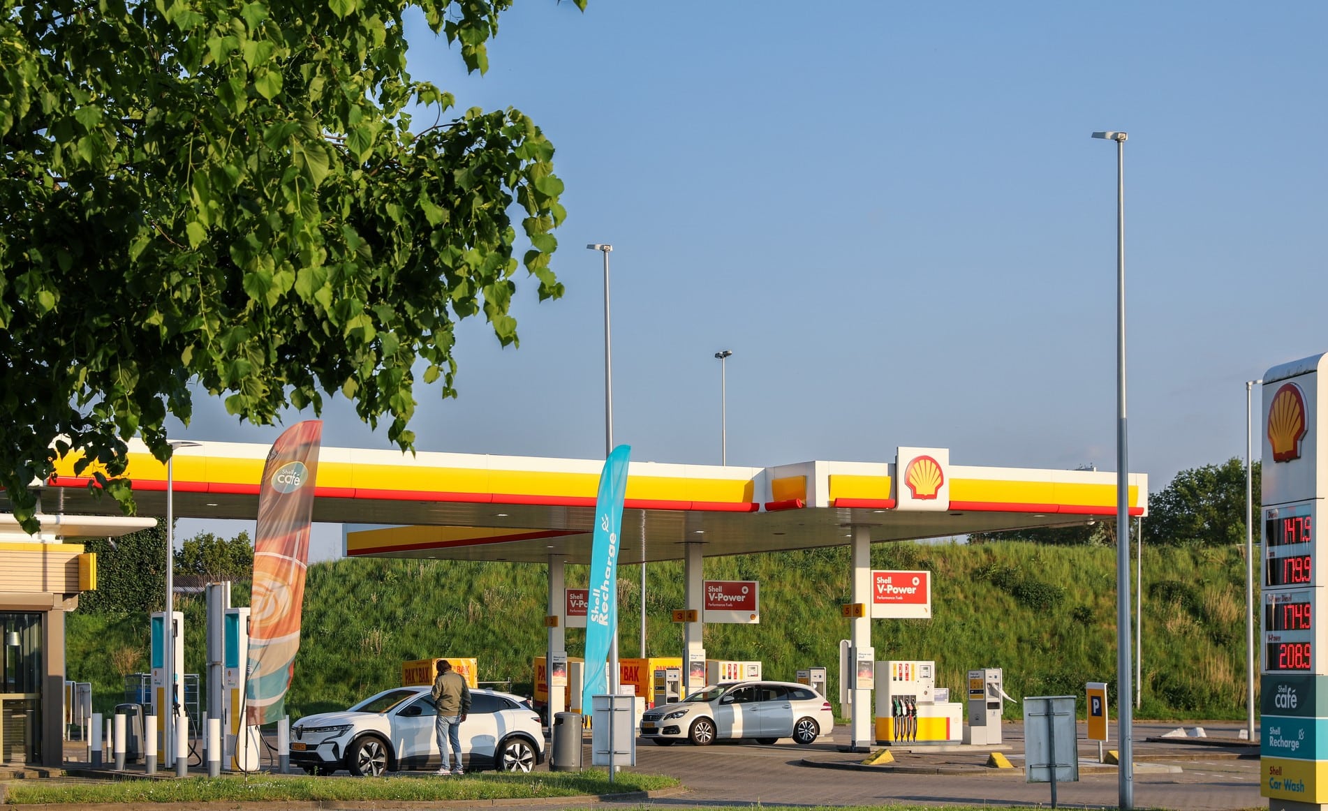 Future of Gas Stations: Challenges & Opportunities Ahead